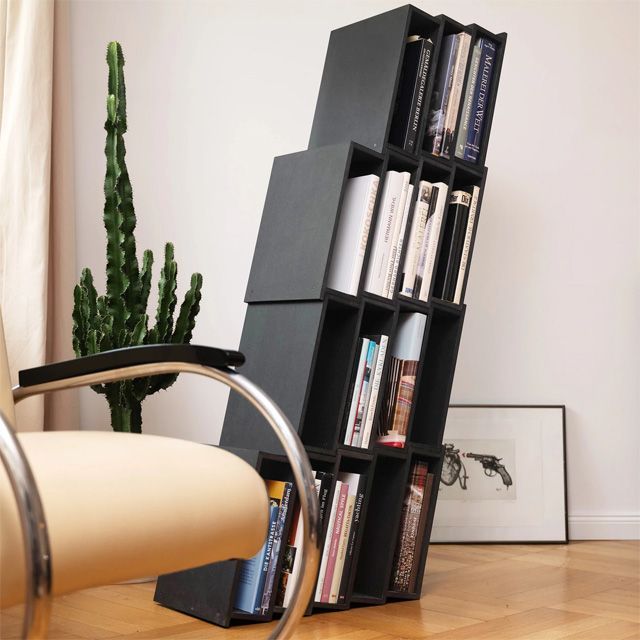 Regal schief in verschiedenen Farben